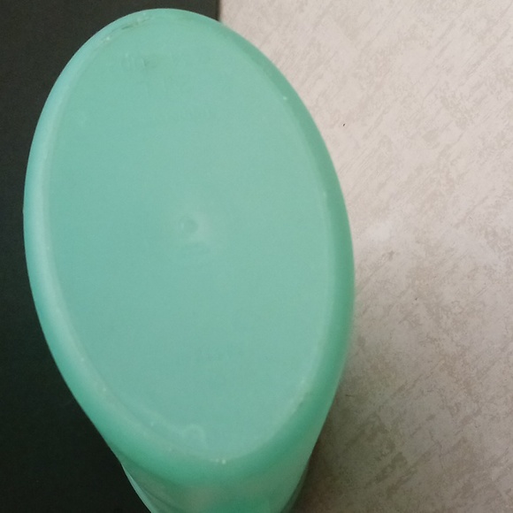 Tupperware | Kitchen | Tupperware Slimline Pitcher 2q Turquoise Ez ...